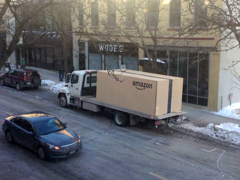 Amazon confirma que la caja gigante vista en una fotografía es real ...