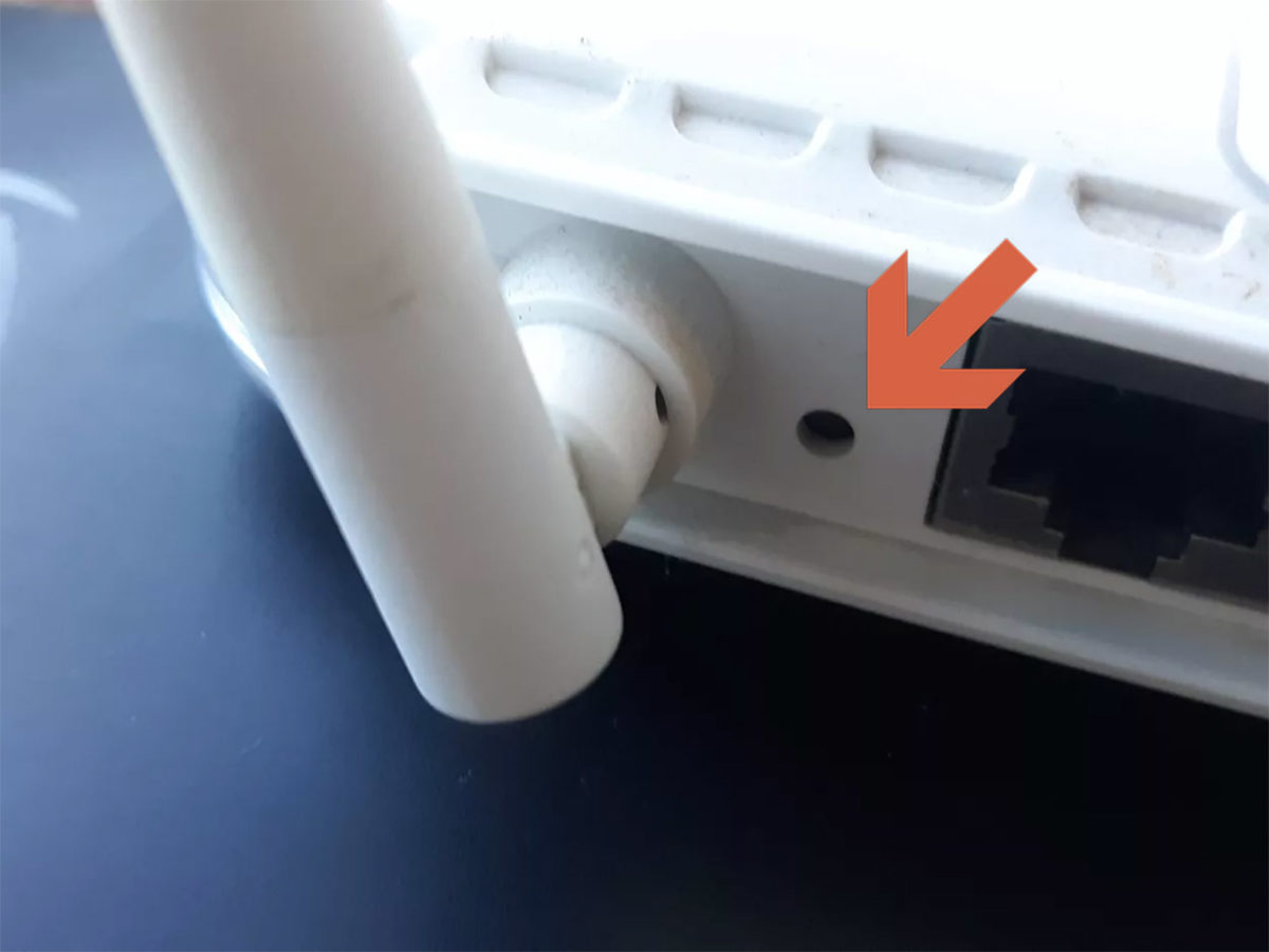 Cómo resetear tu router o modem antes de venderlo o reciclarlo | Teknófilo