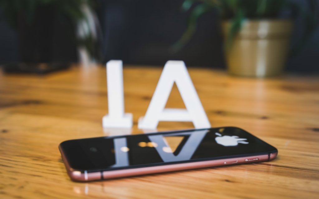 Avances en IA Generativa: Apple rompe las barreras de la memoria RAM